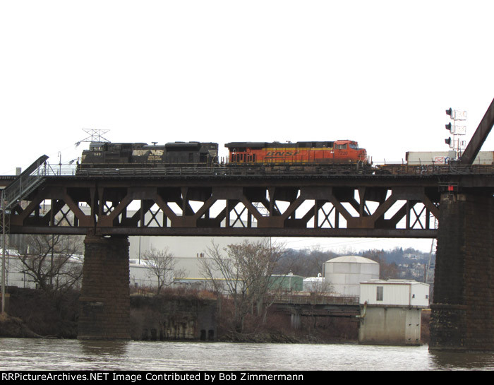 NS 1140-BNSF 7230